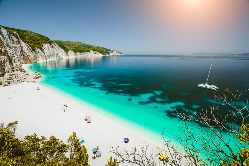 White sand and rugged rocks; 10 dream beaches in Europe - Falstaff