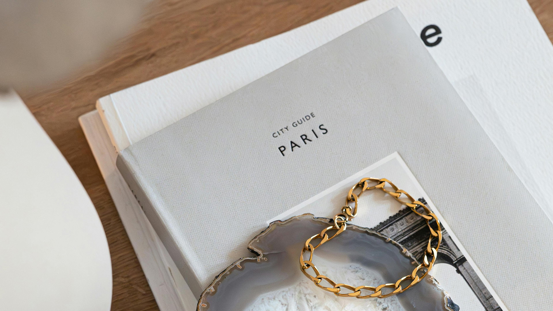 Wearable Structures: Schmuck als tragbare Mikro-Architektur - Falstaff ...